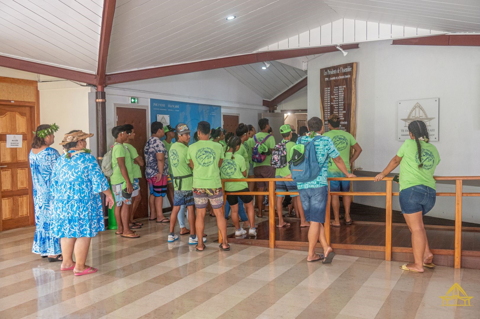 Visite guidée pour une classe de 3ème du collège de Makemo - Assemblée ...